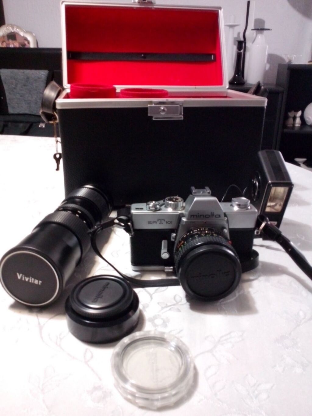 Foto aparat "Minolta" -objektiv-blic i kofer. ( Minolta camera