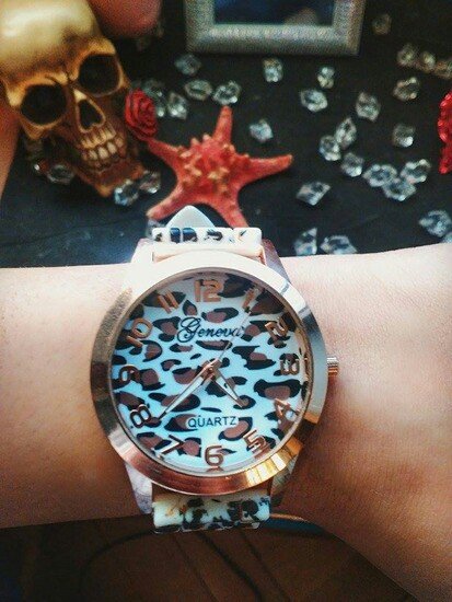 ☞ sat sa leopard print-om, bez oštećenja, radi. Odlično stoji uz sve
