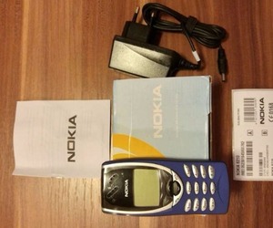 Nokia 8210