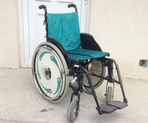 Invalidska kolica lako aktivna