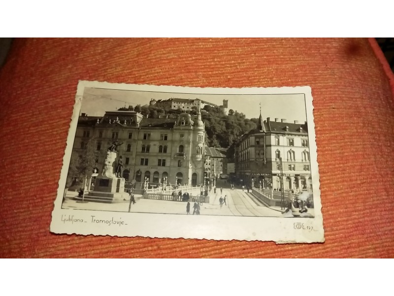 LJUBLJANA TROMOSTOVJE CRNO BELA