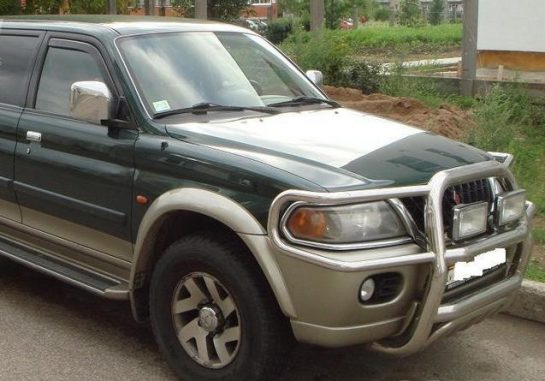 Bocni vetrobrani (prednji) za Mitsubishi Montero Sport