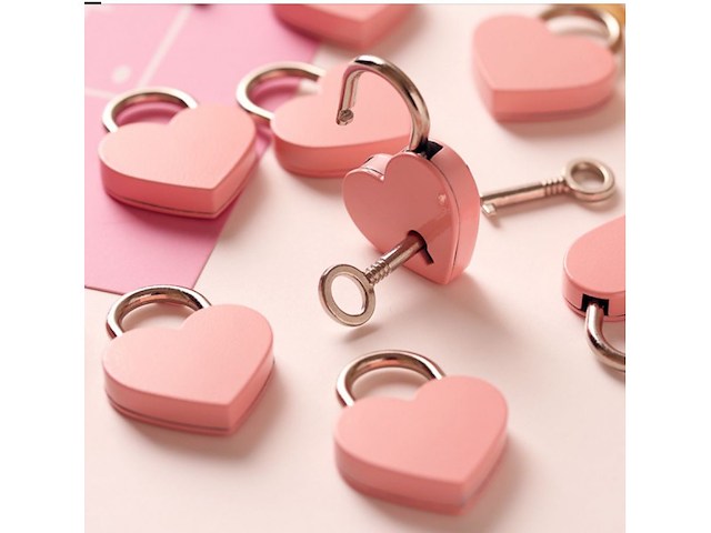 Minijaturni katanac u obliku srca roze boje