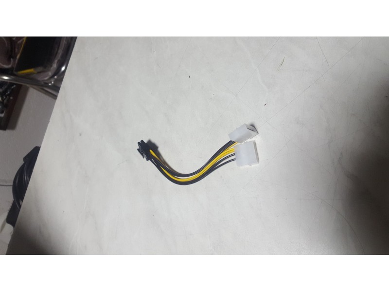 adapter sa 2 moleksa na pin 8 gpu ispravan