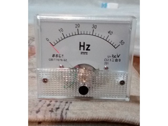 Analogni merac frekvencije 0 - 50Hz napon 30V