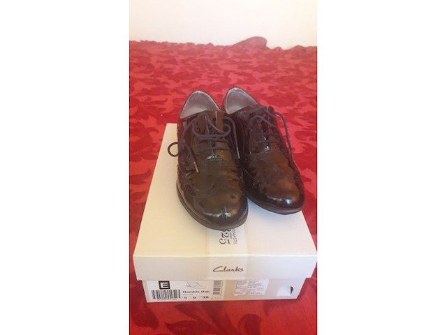 Clarks lakovane crne cipele broj 38