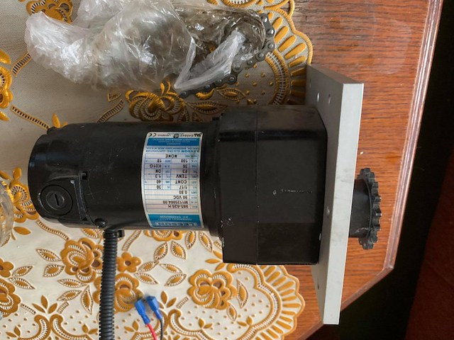 LEESON M1125004.00 / 985.626H - 1/17 HP 100 RPM motor