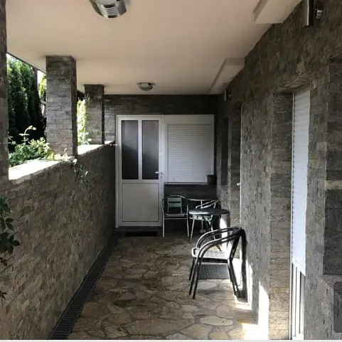 Izdajem studio apartman, 25m2, u centru Zlatibora