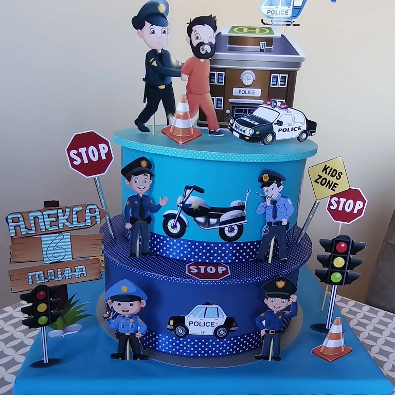 Kartonska torta Policija