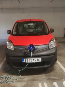 Renault kangoo maxi z.e 2015. godište