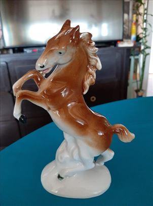 Porcelanski konjić
