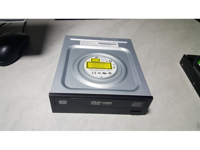 dvd rw sata lg crni ispravan