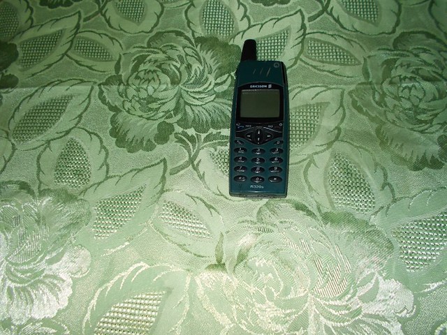 Ericsson R320s - mobilni telefon iz 2000 godine
