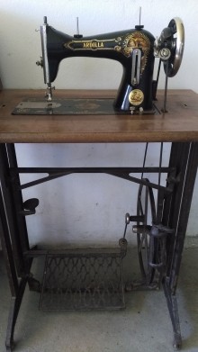 Stara šivaća mašina ardilja