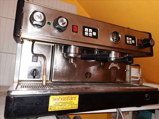 Espreso aparat sa mlinom za espreso kafu i depurat