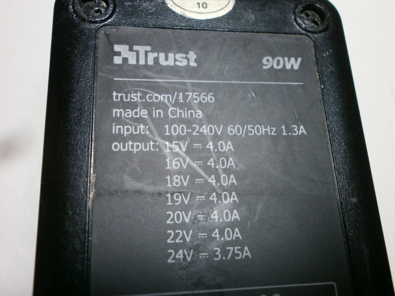 TRUST univerzalni punjac 90w 15,16,18V,19,20,22,24v