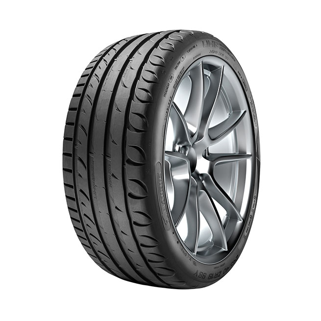 TAURUS 215/45 R17 Ultra High Performance 87V