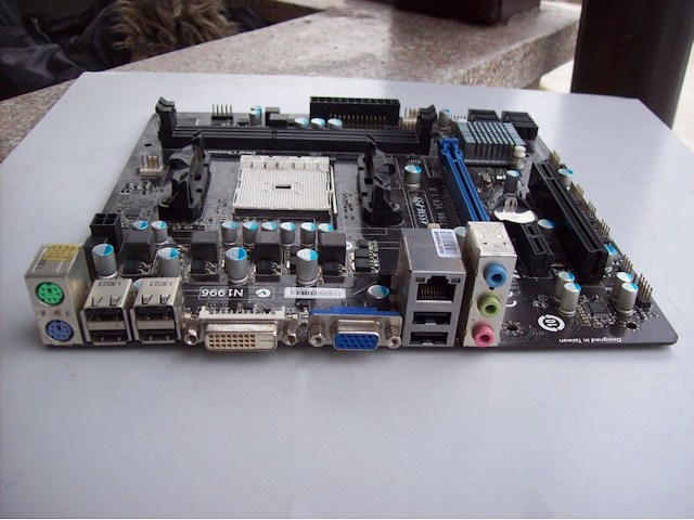 Msi FM1 A55M - P33(MS-7786 VER:1.0) ddr3 DVI