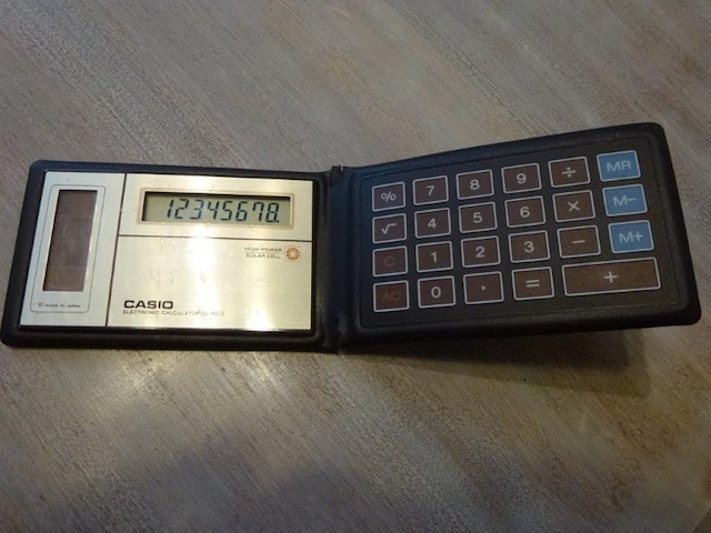 CASIO  SL-80  stari solarni kalkulator u futroli