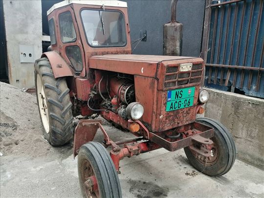 Traktor T-40