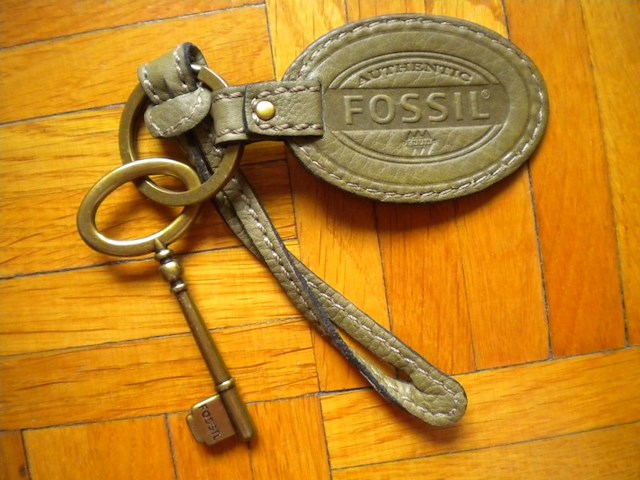 FOSSIL, privezak za kljuceve