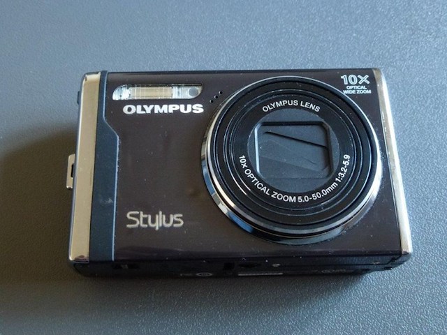OLYMPUS Stylus-9000 - digitalni aparat 12 MegaPixel