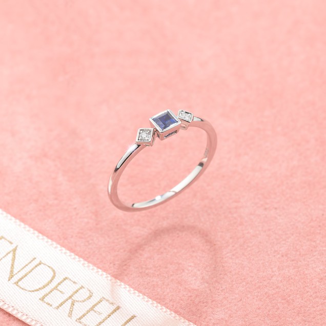 Princess cut safir sa brilijantima