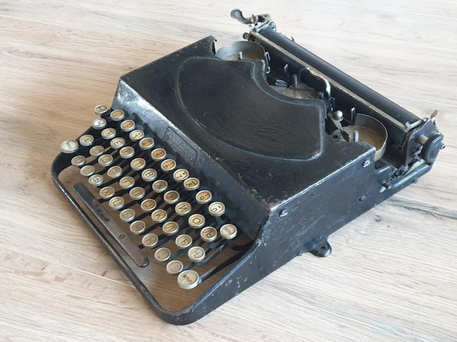 Pisaća mašina Adler