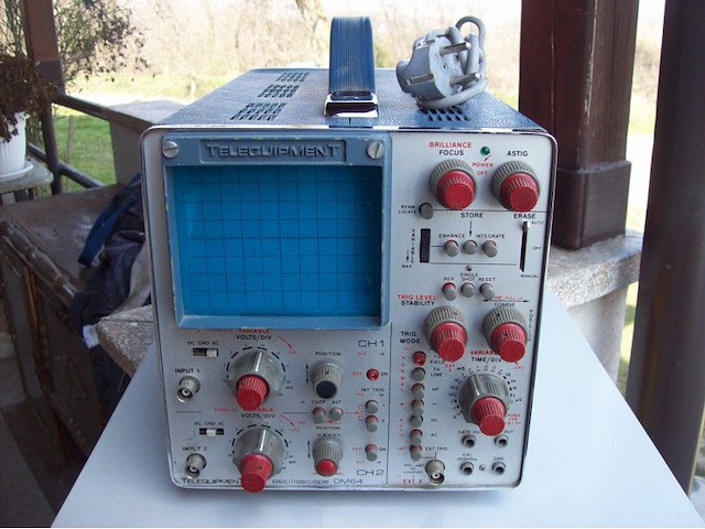 TELEQUIPMENT osciloskop DM 64