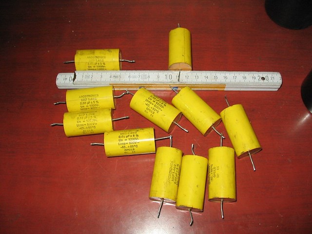 Arcotronic kondenzatori 0,68uF 1200v