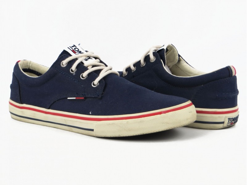 Tommy Hilfiger prelepe L471