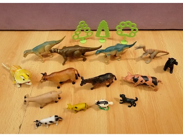Lot 14 životinja dinosaurusi i druge