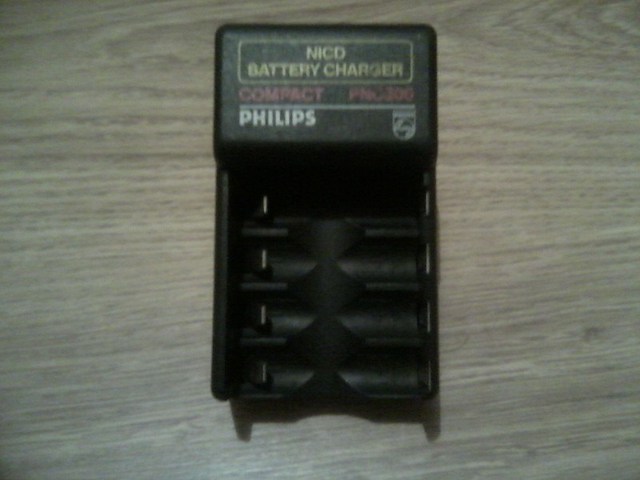 Elektronika - Philips punjac za Nikl kadmijum baterije