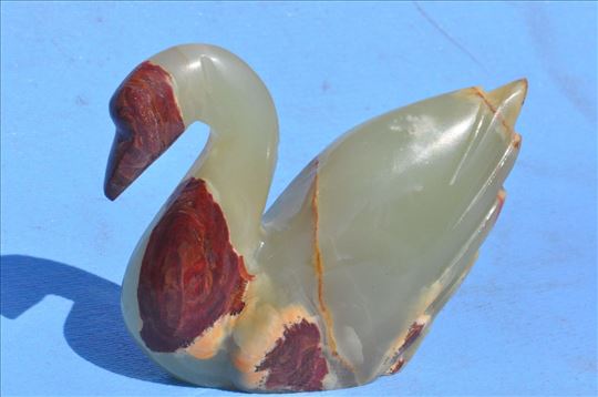 Figurica labuda od oniksa