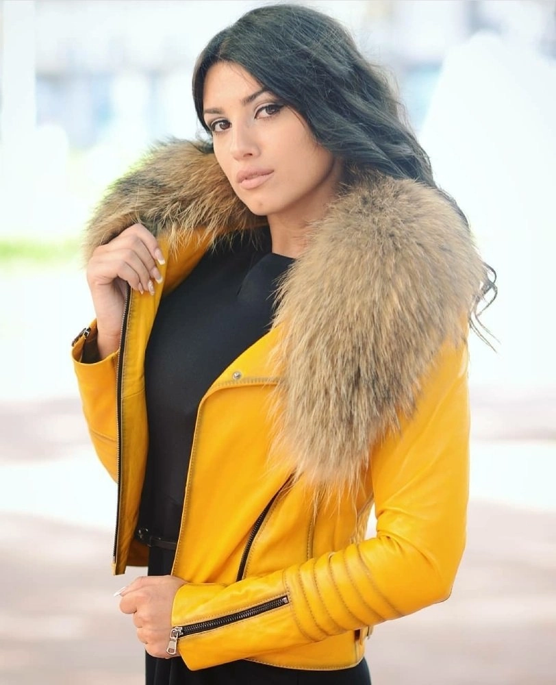 Žuta kožna jakna sa krznom