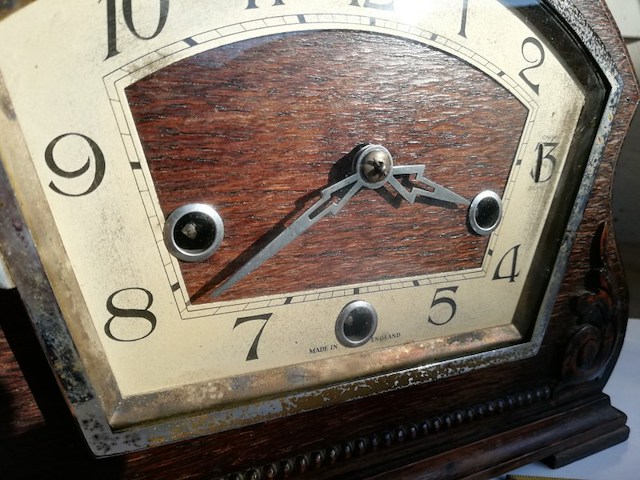 Stoni sat England  Enfield Clock