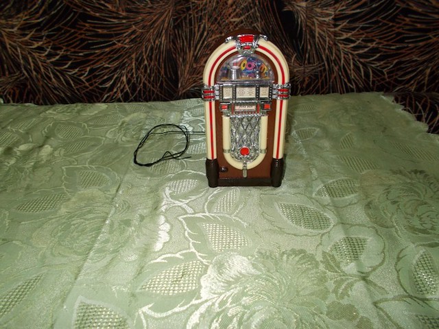 Juke Box - radio aparat - tranzistor u retro stilu