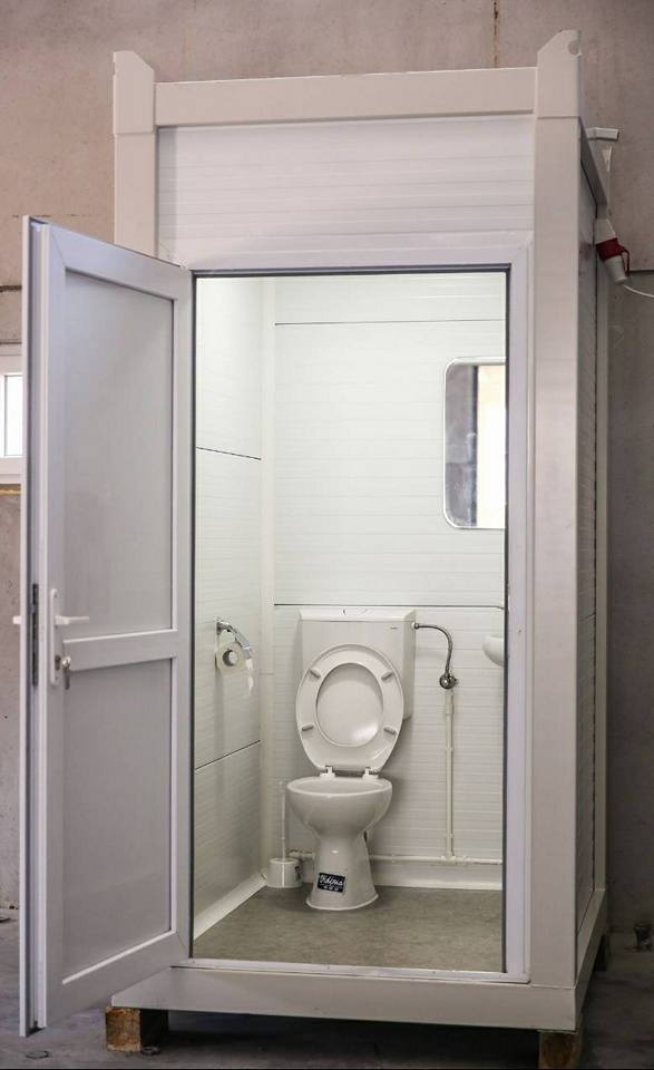 Montazni sanitarac 1.7m2 dimenzije 1.30m x 1.30m.