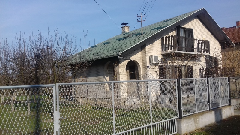 Na prodaju porodična kuća u Srbobranu