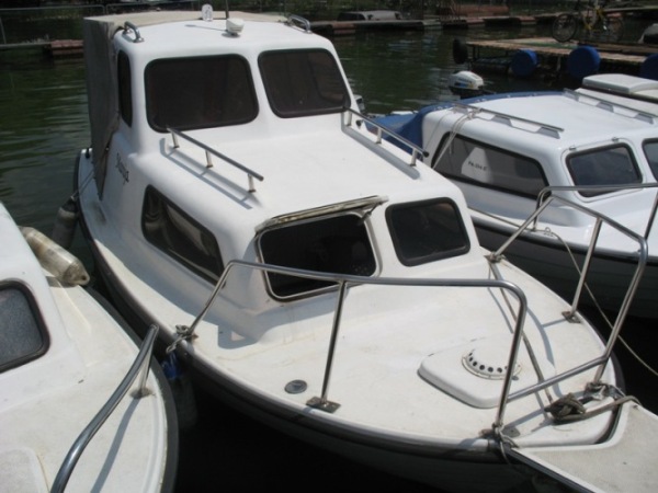 Pasara - Čamac sa kabinom i nadkabinom