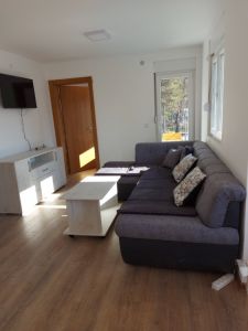 Izdajem 2 apartmana (43m2) u Vrnjackoj B