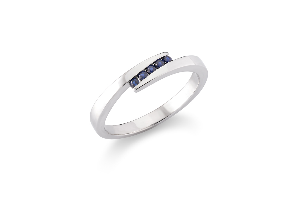 Moderan prsten sa pet plavih safira