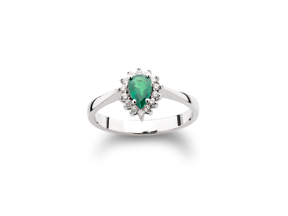 Prsten sa “pear shape” smaragdom i dijamantima