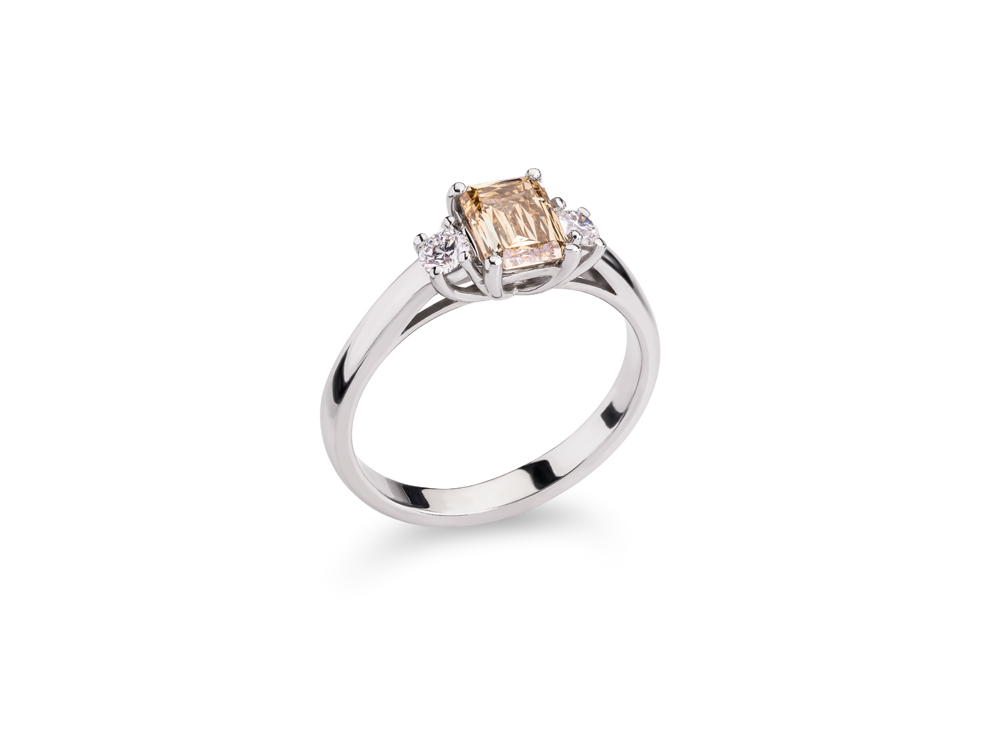 Ekskluzivan prsten sa crisscut braon dijamantom