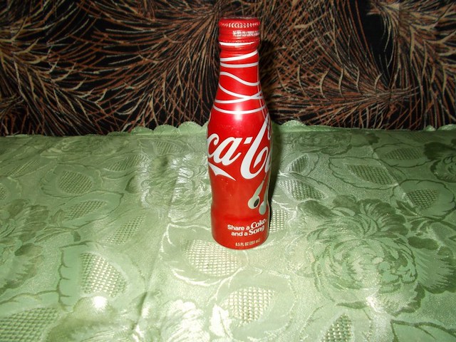 Coca Cola limenka u obliku flase