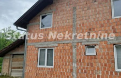 Vrdnik-Uknjižena Nezavršena kuća 160 m2 u blizini Staze zdravlja-065/385 8880