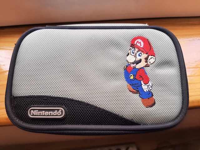 Nintendo futrola