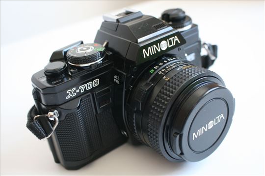 Minolta X-700 sa objektivom Minolta 50mm f:1.7