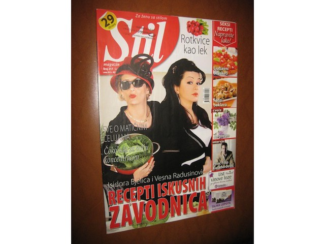 Stil Magazin br.217 (2011.) Isidora Bjelica i Vesna Rad