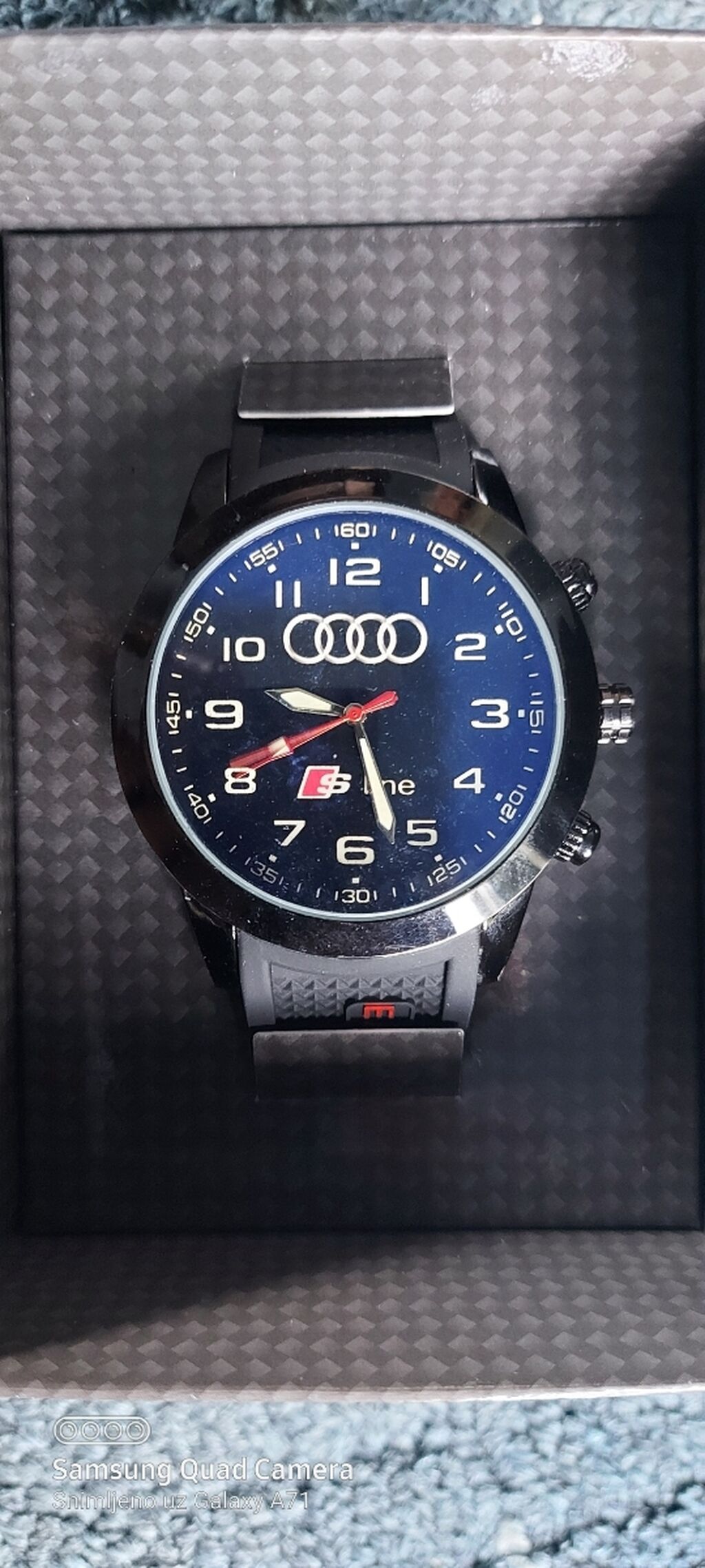 Audi S,sportski sat,nov u kutuji,garancija dve godine,moze se preuzeti